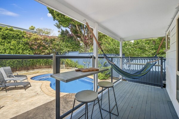 Mango Cottage 8  Poolside Family Retreat With 4 Ensuites, Pet Friendly - Coffs Harbour