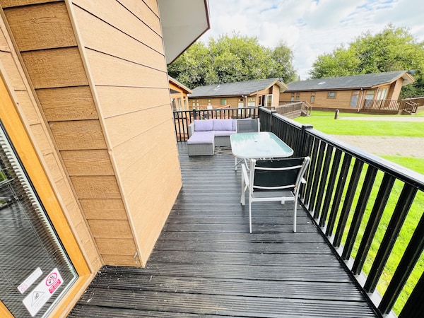 3 Bedroom Lodge Sg2, Shanklin, Isle Of Wight, Dog Friendly, Free Wifi - Shanklin