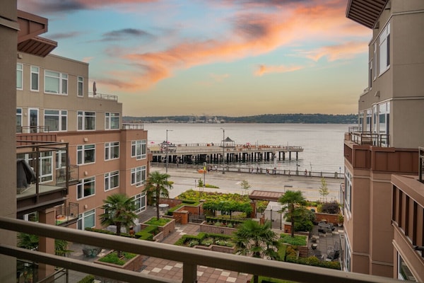 Water Views 1br Next To Pike Place W/ Hot Tub, Gym - Seattle, WA