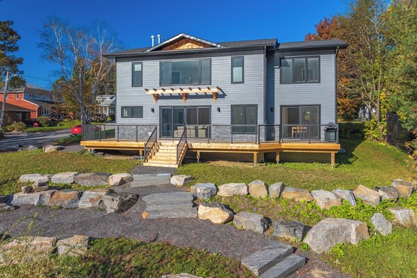 Charming Riverside Retreat In The Heart Of Huntsville - Huntsville