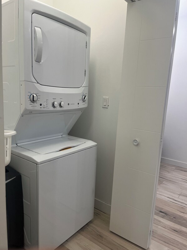 Modern & Central 3bed/2bath Near Health Science Center - Winnipeg