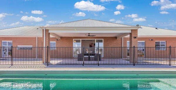 Luxury Country Estate | Heated Pool - Echuca