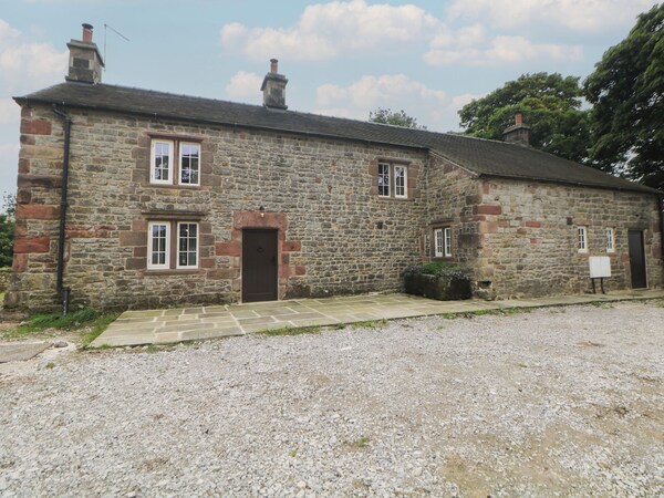 Stoney Cliffe Farm, Family Friendly, With Hot Tub In Leek - Leek