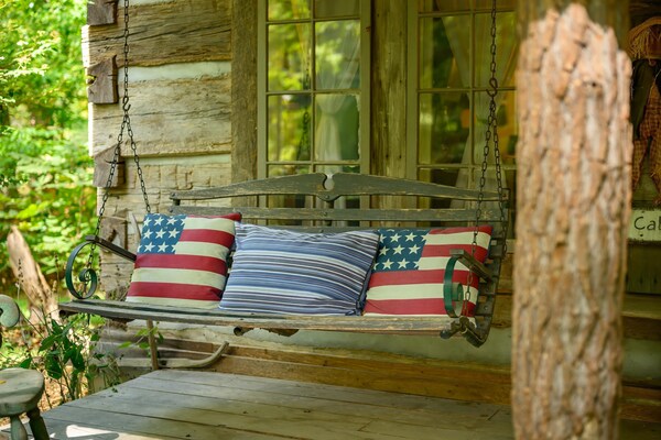 Step Back In Time With The Simplicity Of Country Living. - Nashville, IN