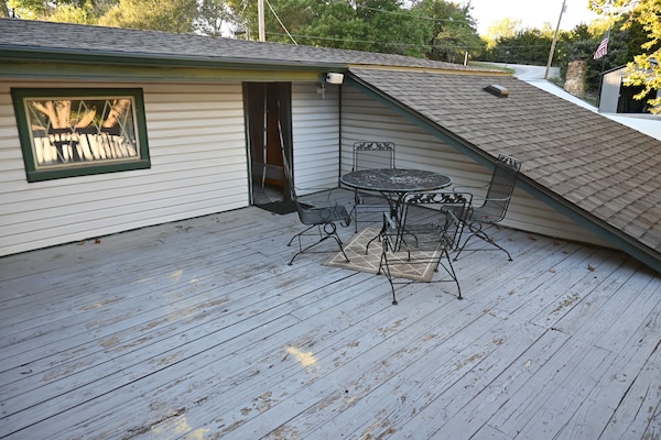 Lakeside Ranch-themed Loft Cabin W/full Entertainment Patio! - Fall River, KS