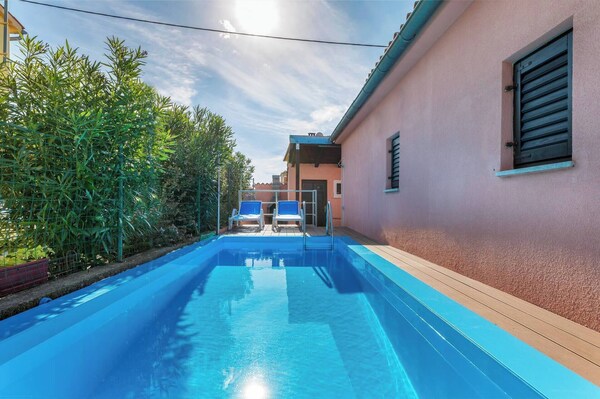 Nicely Decorated Holiday House Katarina By The Sea - Pula