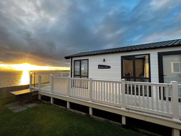 Waratah Stunning Frontrow Lodge With Unobstructed Sea View On Rockley Park Poole - Wareham