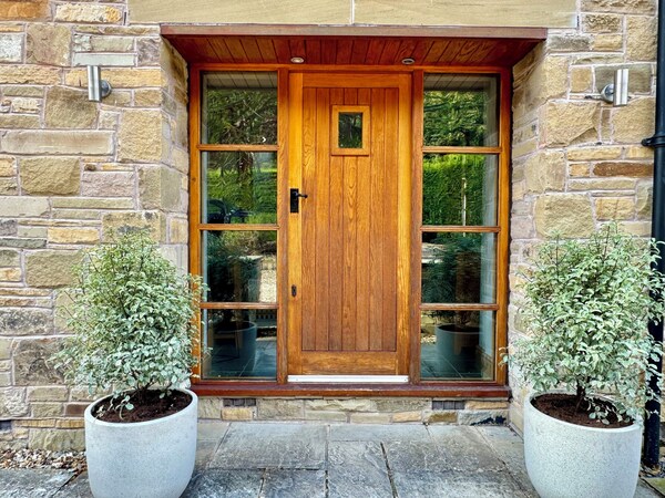 Windyridge, Pet Friendly, Character Holiday Cottage In Marple Bridge - Cheshire