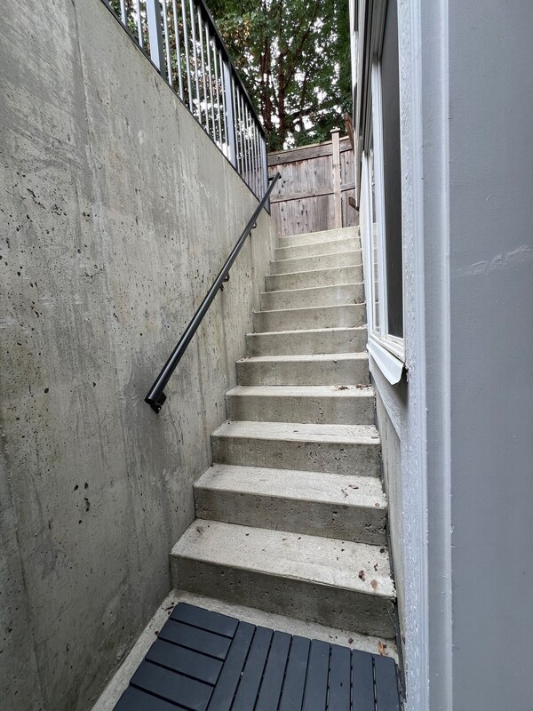 Spacious And Modern 2br Oasis- Home Away From Home - Maple Ridge