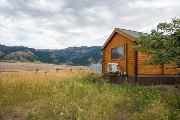 Cozy Log Cabin, Mountain View, Ac, Wifi, 4 Mi. To Town, 16 Minutes From Airport. - Bozeman, MT