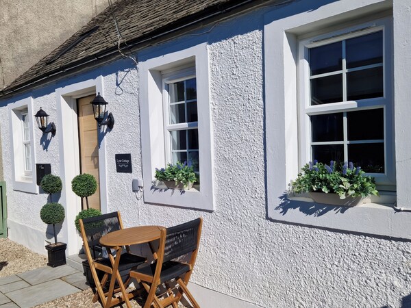 Lyne Cottage, The Retreat, Romantic, With Open Fire In Romanno Bridge - Biggar