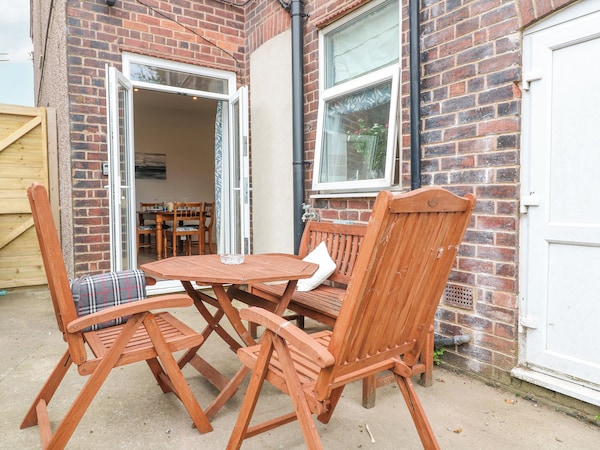 Alfreton Cottage, Pet Friendly, With A Garden In Alfreton - Nottinghamshire