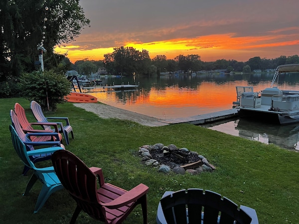 Relaxing Lakefront Retreat On Beautiful Little Twin Lake - Dowagiac, MI