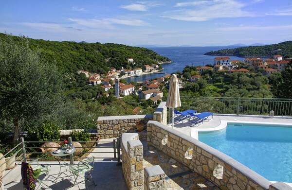 Traditional Suite Kirke, 45m2, 3people Unobstructed View,to The Magic Of Kioni - Fiskardo