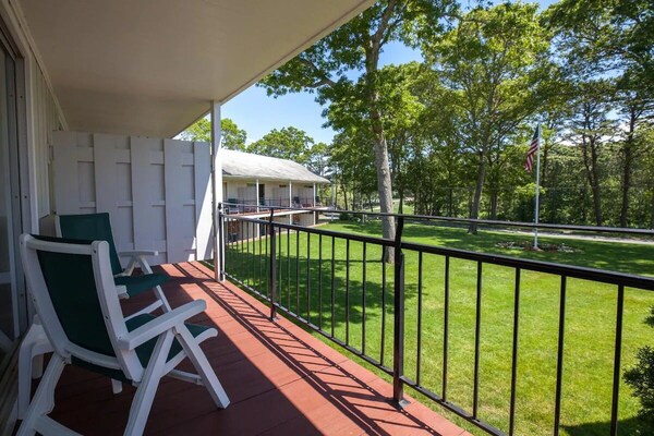 Golf Course-adjacent Traditional One Bed, Blue Rock Resort - Dennis, MA