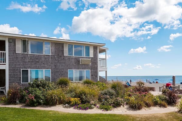 2 Cozy Rooms Perfect For Familieskid-friendly Amenities & Pool Views - Dennis, MA
