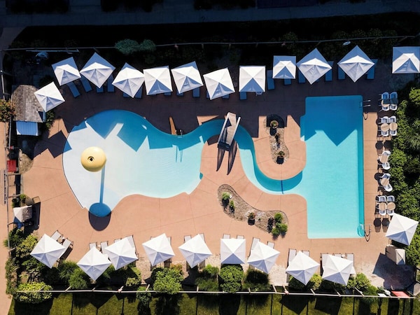 King & Queen, Riviera Beach Resort, Beach Chairs, Beautiful Views From Resort - Dennis, MA