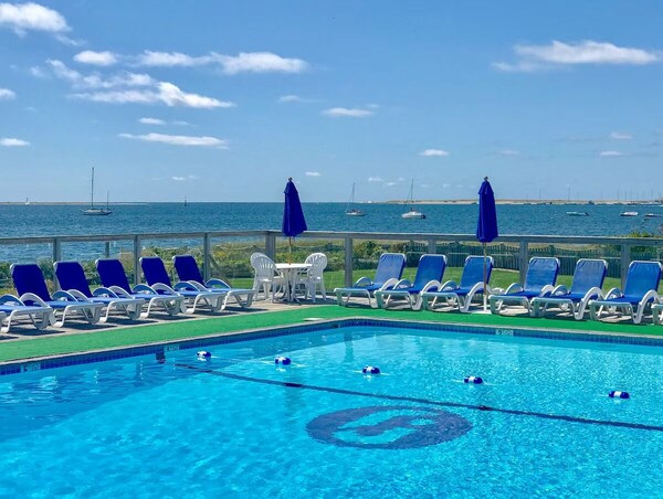 2br 2 Bath Admiralty Suite, Green Harbor Resort, Championship Golf - 2 Units - Yarmouth, ME
