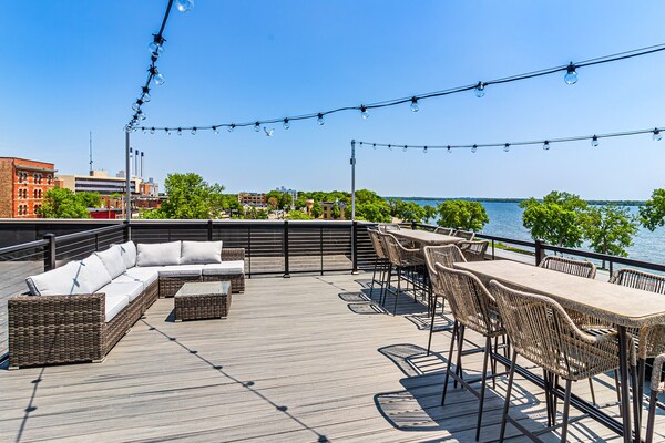 One Bedroom King With Office With Views Of Lake Monona In The Heart Of Downtown. - Madison, WI