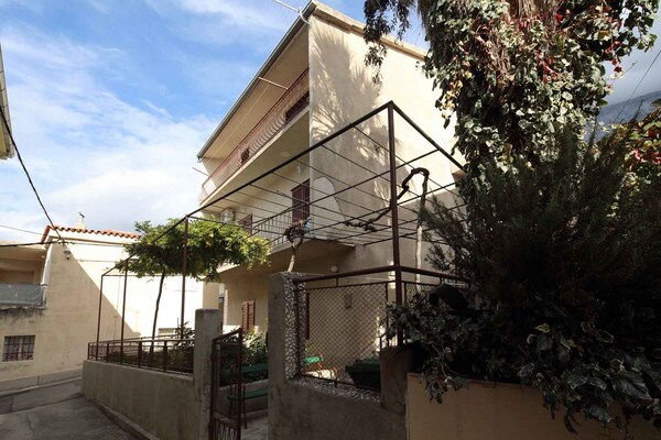Ferienwohnungen Und Zimmer Goran (107741-a3) - Makarska - Tučepi