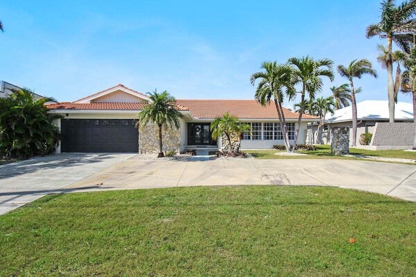 Chic & Modern Canal-front Retreat With Private Pool - Azure Tides - Punta Gorda, FL