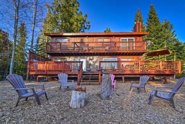 Grandmas Family Home! Views, Hot Tub, 4 Bedroom. - South Lake Tahoe, CA