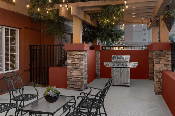 Comfortable Suite W/ Kitchen Near Major Silicon Valley Attractions - Fremont, CA