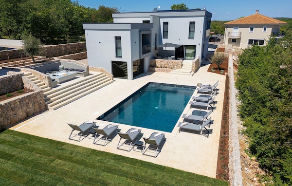 Impresionante Casa En Vrh Con Sauna - Cres