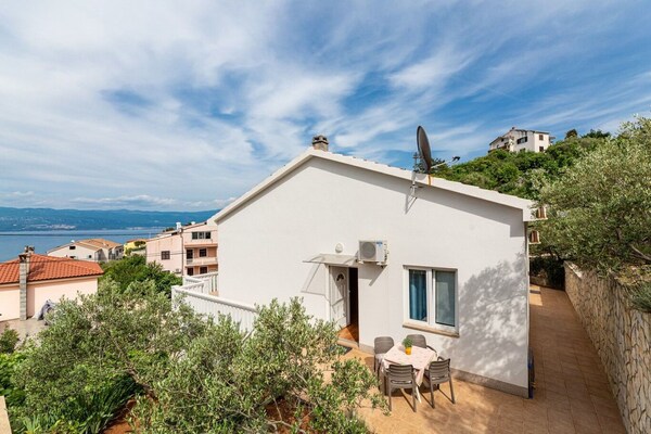 Apartments Juri (10562-a1) - Vrbnik - Island Krk - Punat