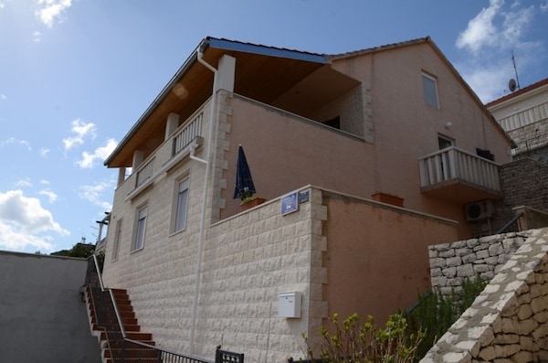 Apartments Iva (106461-a2) - Postira - Island Brac - Supetar