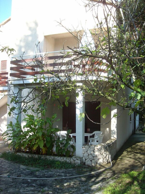 Apartments Maja (10653-a3) - Biograd - Galešnjak