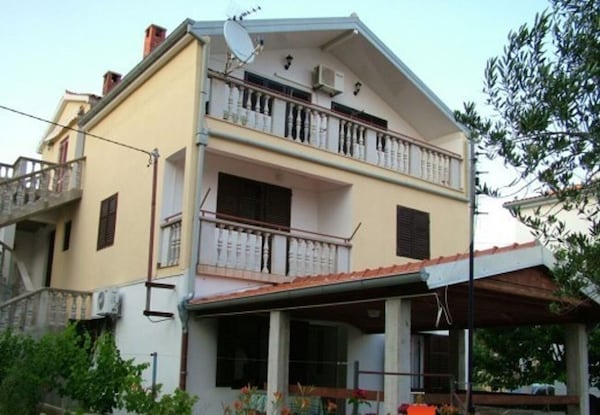 Apartments Darko (10808-a2) - Vir - Island Vir - Vir