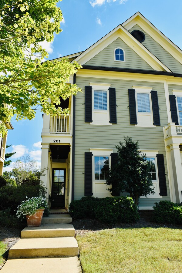 New Listing! Luxurious Space Less Than 2 Miles From The Square And The Stadium. - Oxford, MS