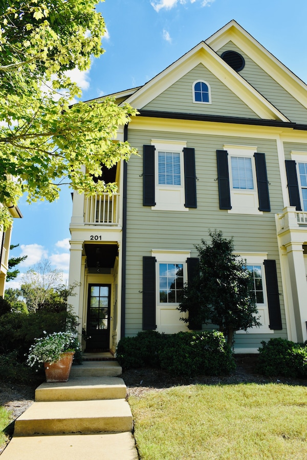 New Listing! Luxurious Space Less Than 2 Miles From The Square And The Stadium. - Oxford, MS