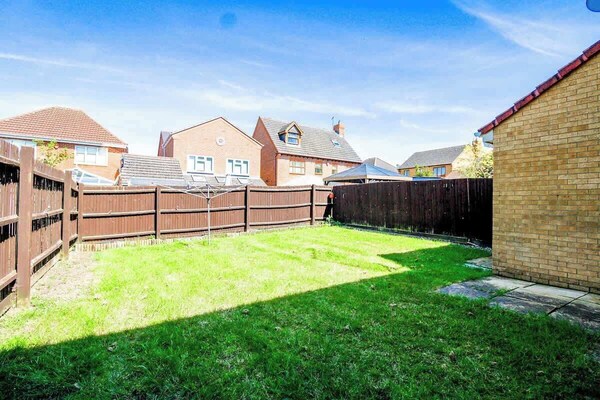 Host & Stay | Wiltshire Way - Willen Lake