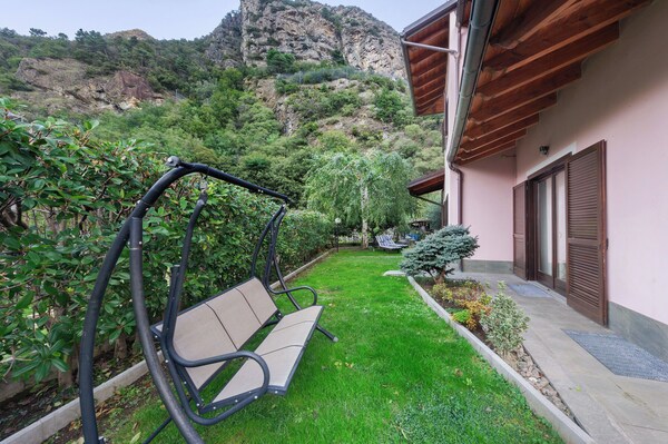 Apartamento 'Casa Vacanze Villatanya - Cir 0014' Con Vistas A La Montaña, Jardín Compartido Y Wi-fi - Brusson