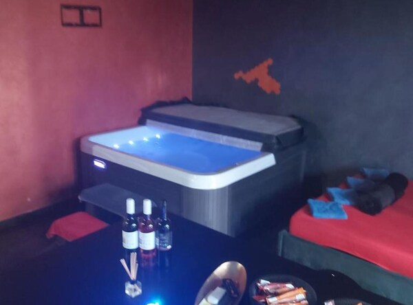 Apartment Tomislav Zagreb - One Bedroom Apartment With Private Hot Tub - ザグレブ