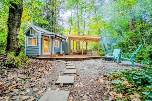 Riverwood Retreat: Hot Tub, Outdoor Sauna/shower On The Cheakamus River - Squamish