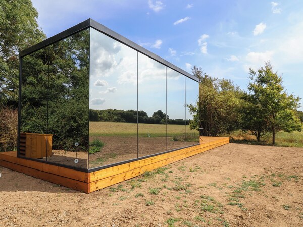 Pound Farm Mirror Houses: Pond ööD, With Hot Tub In Framlingham - Framlingham