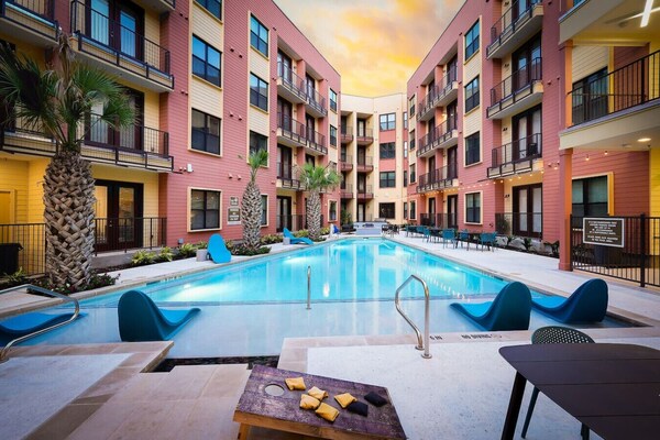 Cozy 2br-w/ Parking, Near Rvrwalk, Dome & Conv Ctr - San Antonio