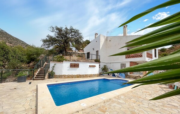 3 Bedroom Cozy Home In El Chorro, Alora - Álora