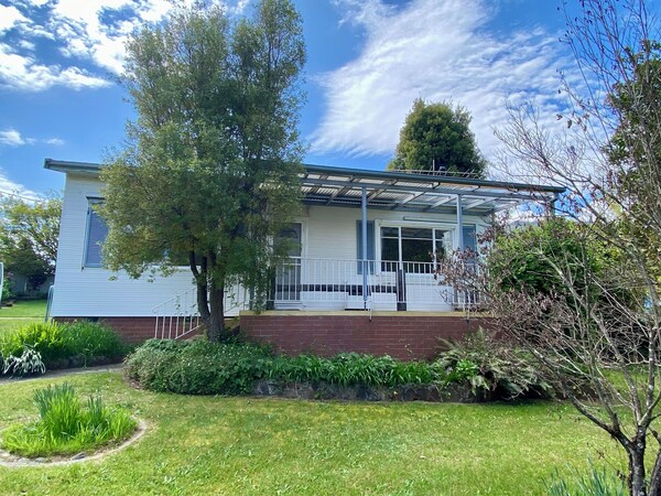Cottage Located At The Gateway To The Beautiful Kosciusko National Park. - Murray River