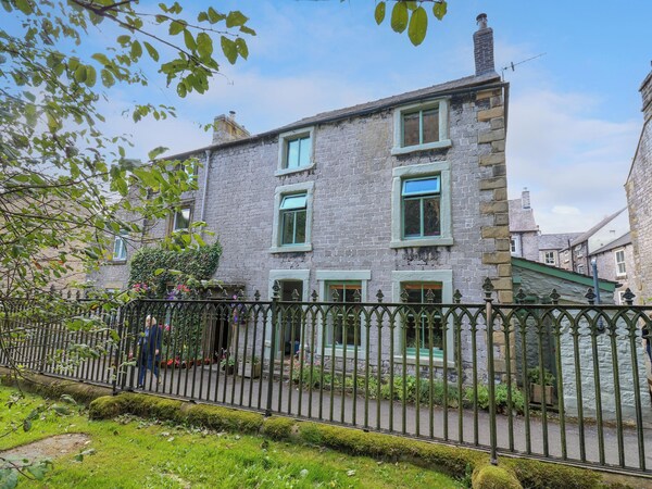 Top House, Pet Friendly, Character Holiday Cottage In Tideswell - Bakewell
