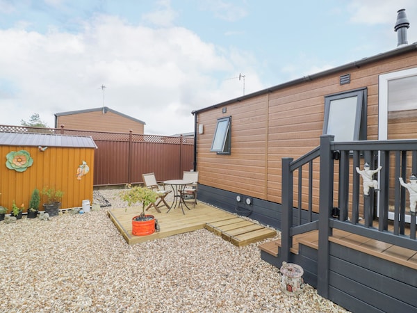 Serenity, Pet Friendly, With A Garden In Evesham - Evesham