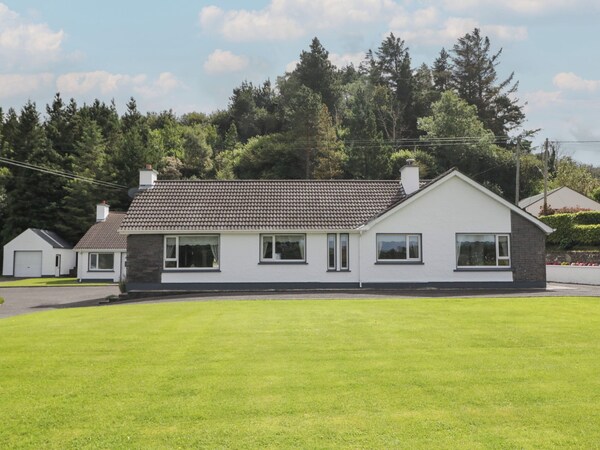 Nelly's House, Pet Friendly In Gortahork, County Donegal - County Donegal
