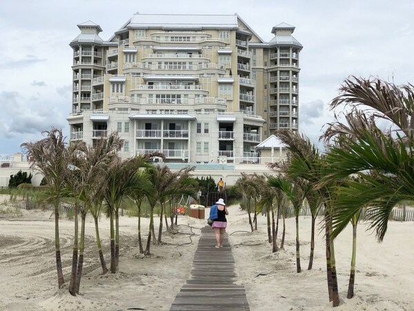 Grand At Diamond Beach 9th Floor Spectacular Ocean And Bay Views, Pool, Hot Tub - Cape May, NJ