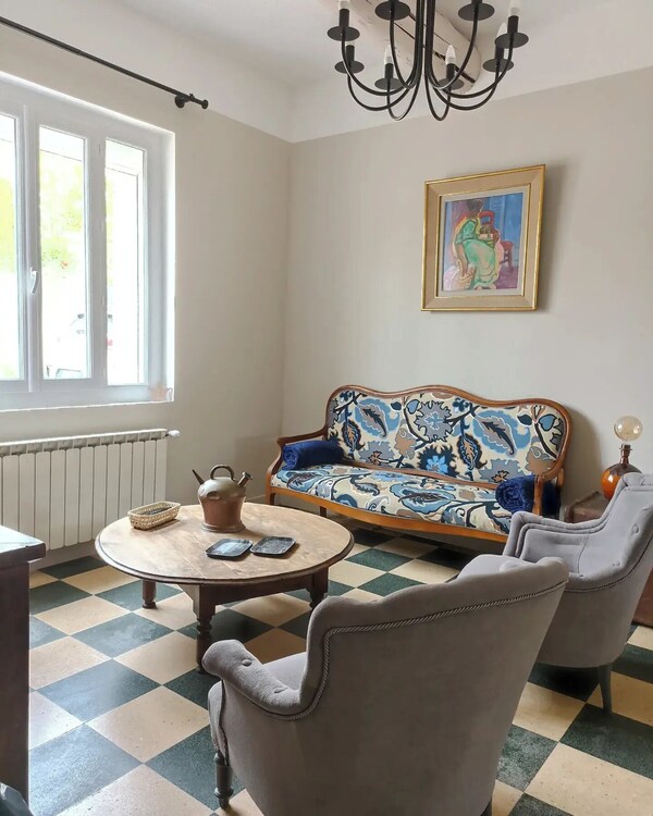 Idéal Famille. Mas De Ville Rénové Alliant Charme Ancien Et Confort Moderne. - Vaucluse
