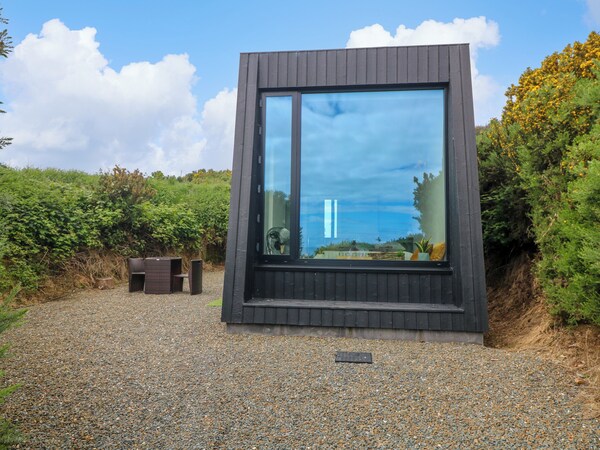 Stormchaser, Romantic, With A Garden In Ballymoney, County Wexford - Gorey