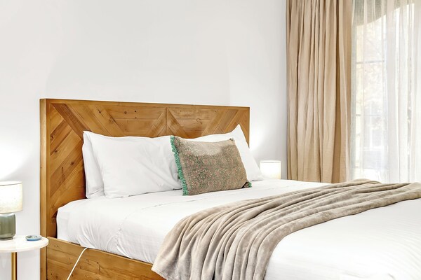 Elegant Stirling Castle Retreat 4 Beds, 4 Bathrooms, 200m To Stirling Hotel - Hahndorf