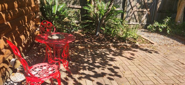 Unique 3 B/r Home Near Beach, W/ Separate Guest Unit, Courtyard, Pool, Pets Ok. - Mississippi